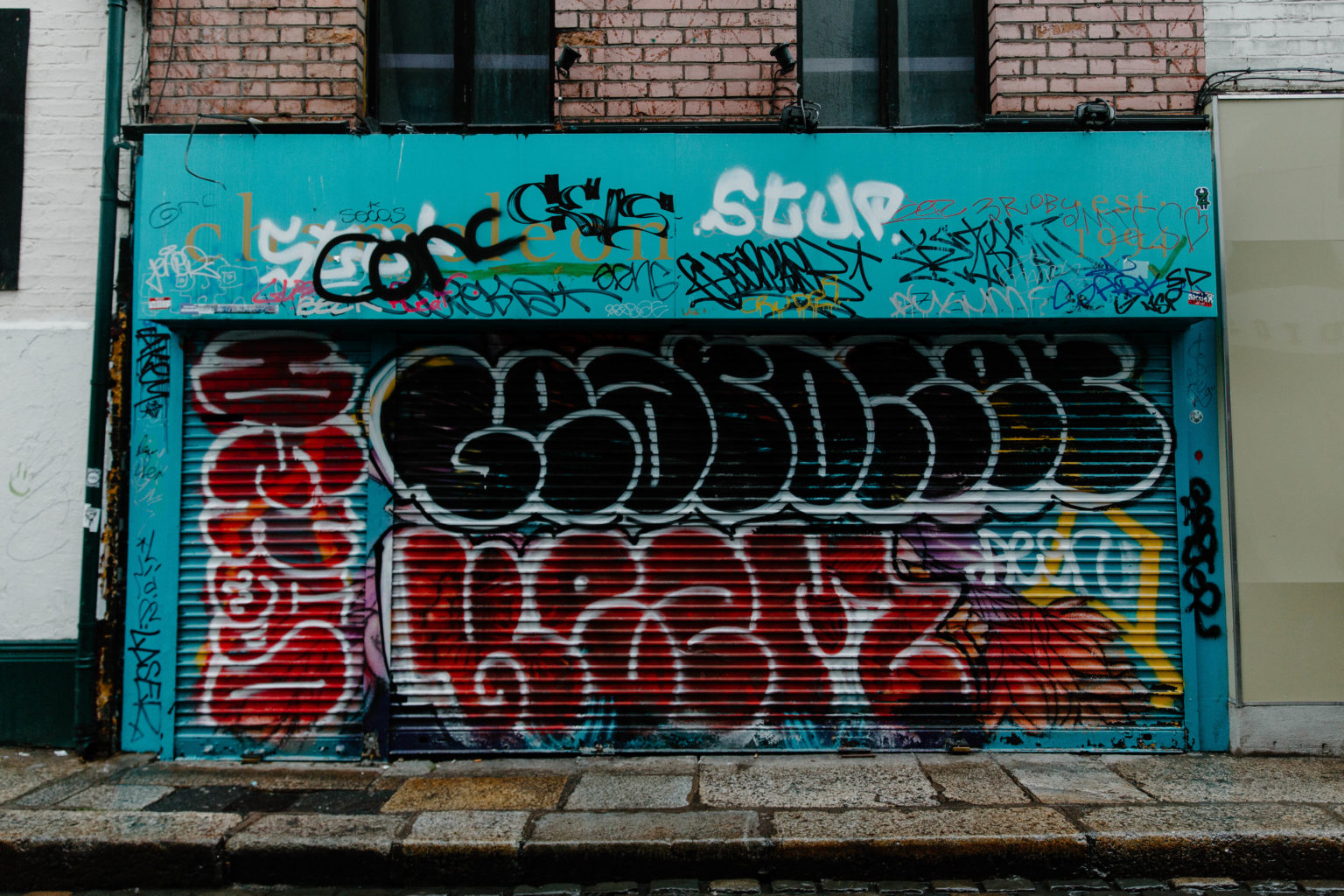 Urban Ireland Elopement Inspiration in Downtown Dublin // Ivan + Ioanna ...