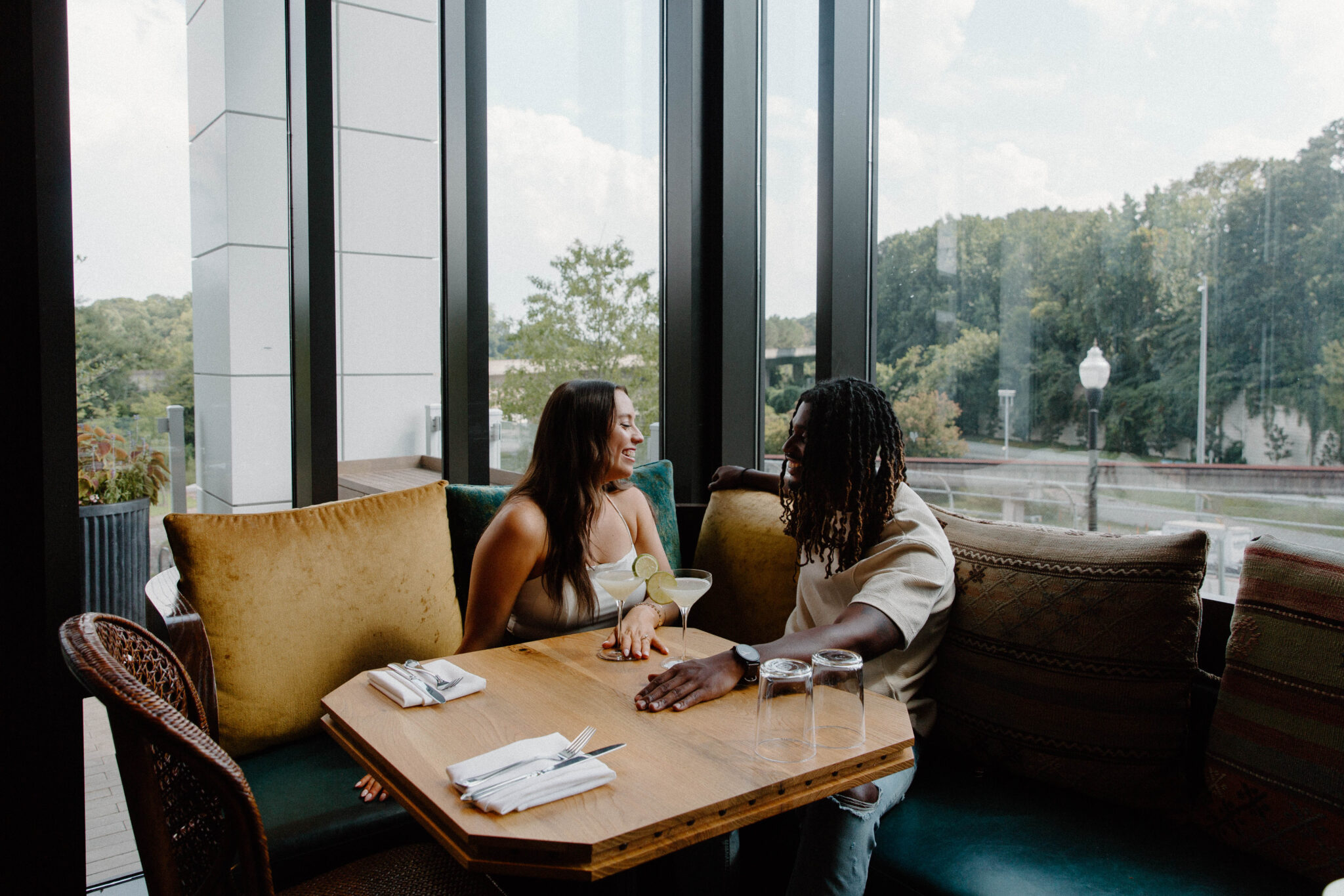 Vibrant Engagement Photos at a Hotel Bar in Atlanta, Georgia // Keegan ...